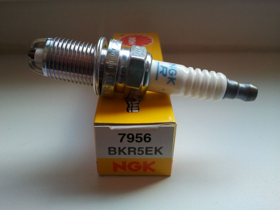 Свеча NGK BKR5EK оригинальная (7956/4483) Renault Logan,Sandero,Duster ...